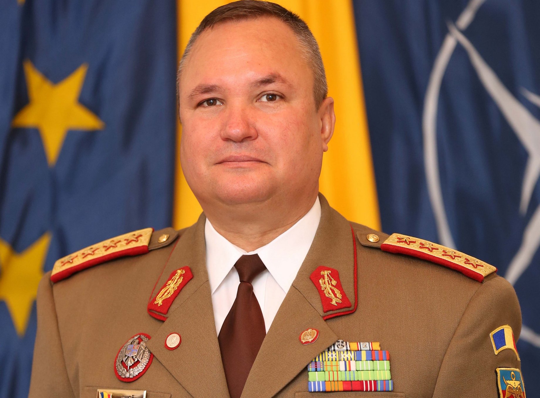 Biografii glorioase: Cum a fost legendat ministrul Ciuca drept erou de ...